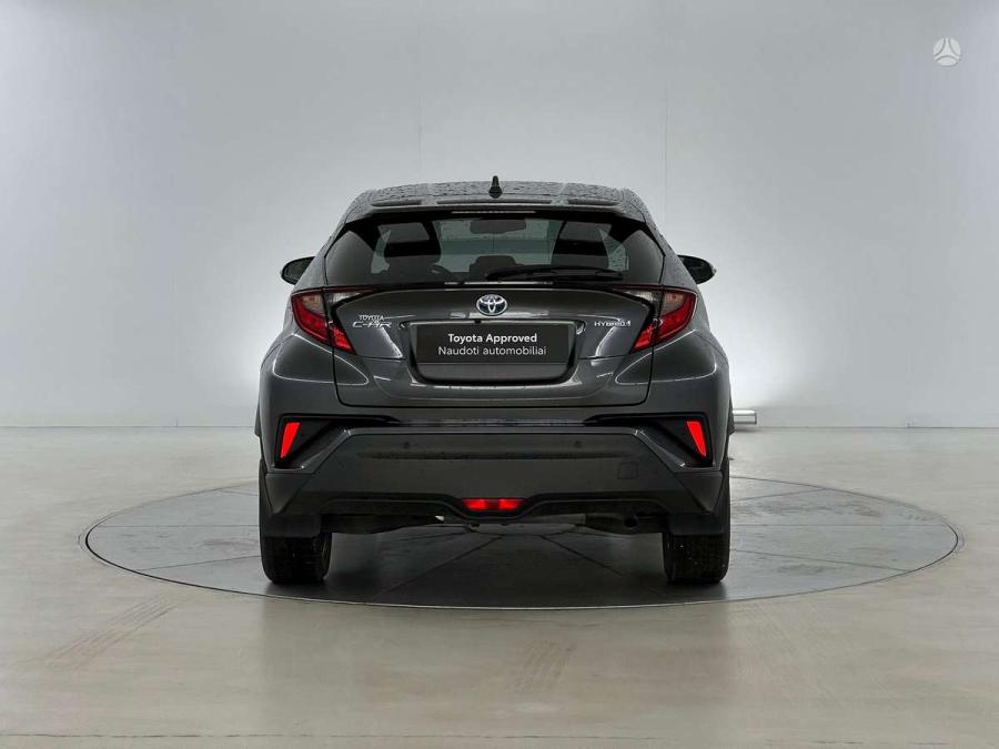 Серый Тойота C-HR 2022 в Вильнюс, объемом двигателя 1.80 л и пробегом 72 тыс. км за 23900 €, фото 5 на AUTOMOTO.COM.LV