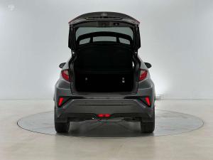 Серый Тойота C-HR 2022 в Вильнюс, объемом двигателя 1.80 л и пробегом 72 тыс. км за 23900 €, фото 11 на AUTOMOTO.COM.LV