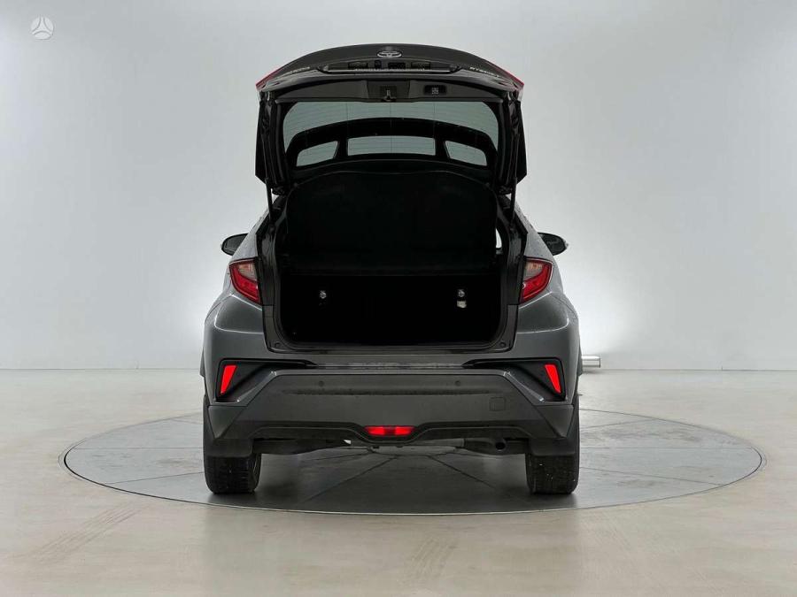 Серый Тойота C-HR 2022 в Вильнюс, объемом двигателя 1.80 л и пробегом 72 тыс. км за 23900 €, фото 11 на AUTOMOTO.COM.LV