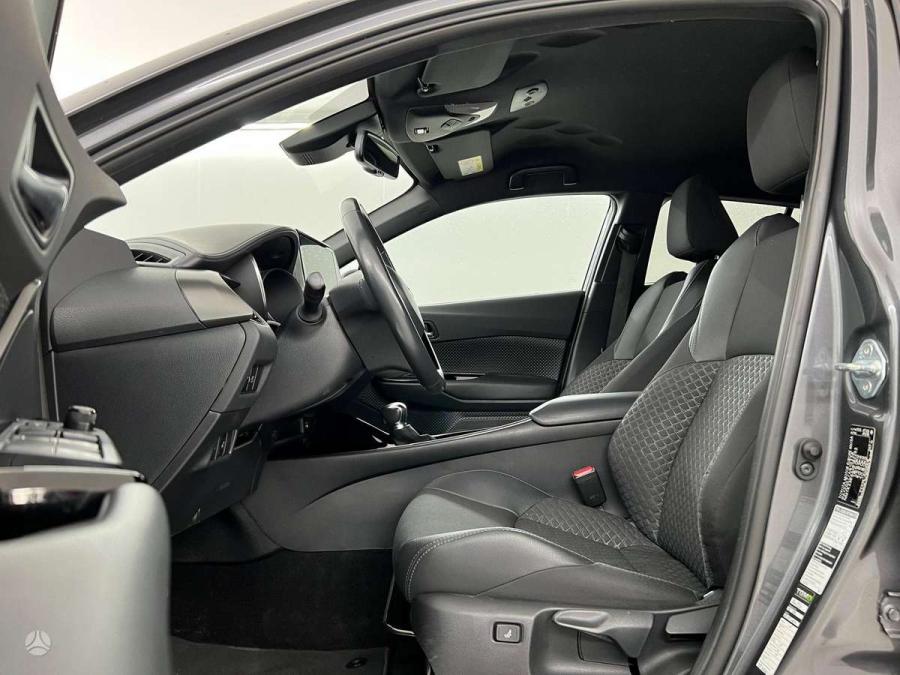 Серый Тойота C-HR 2022 в Вильнюс, объемом двигателя 1.80 л и пробегом 72 тыс. км за 23900 €, фото 12 на AUTOMOTO.COM.LV