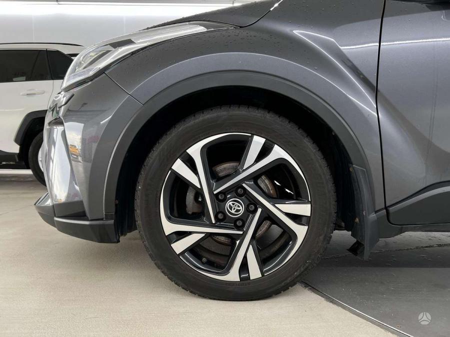 Серый Тойота C-HR 2022 в Вильнюс, объемом двигателя 1.80 л и пробегом 72 тыс. км за 23900 €, фото 16 на AUTOMOTO.COM.LV