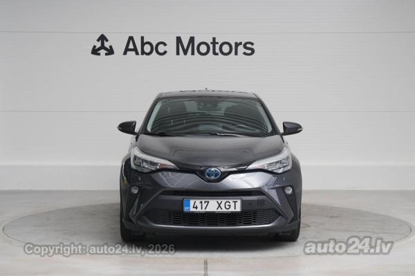 Серый Тойота C-HR 2022 в Таллин, объемом двигателя 1.80 л и пробегом 53 тыс. км за 21990 €, фото 2 на AUTOMOTO.COM.LV