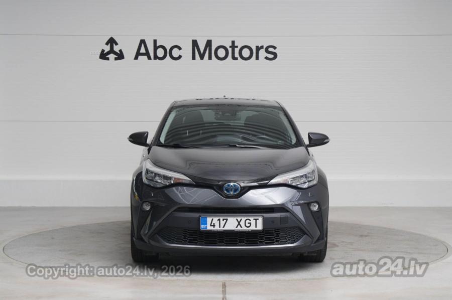 Серый Тойота C-HR 2022 в Таллин, объемом двигателя 1.80 л и пробегом 53 тыс. км за 21990 €, фото 3 на AUTOMOTO.COM.LV