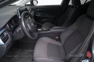 Серый Тойота C-HR 2022 в Таллин, объемом двигателя 1.80 л и пробегом 53 тыс. км за 21990 €, фото 8 на AUTOMOTO.COM.LV