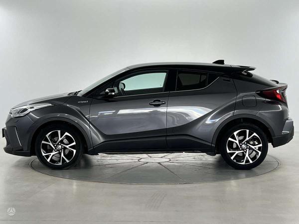Серый Тойота C-HR 2022 в Вильнюс, объемом двигателя 1.80 л и пробегом 72 тыс. км за 22900 €, фото 4 на AUTOMOTO.COM.LV