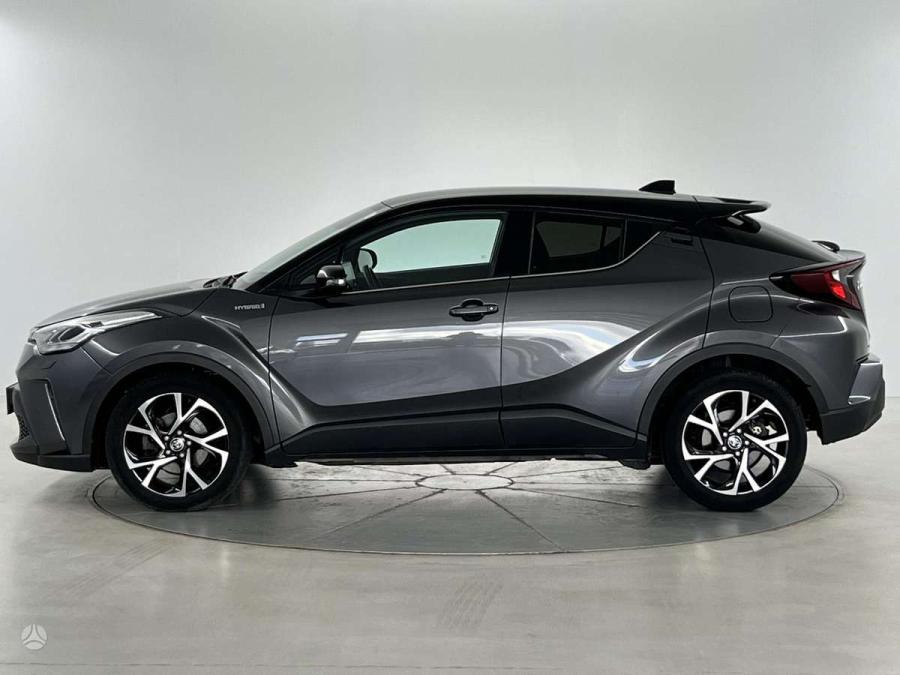 Серый Тойота C-HR 2022 в Вильнюс, объемом двигателя 1.80 л и пробегом 72 тыс. км за 22900 €, фото 4 на AUTOMOTO.COM.LV