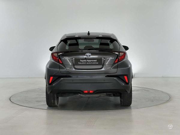 Серый Тойота C-HR 2022 в Вильнюс, объемом двигателя 1.80 л и пробегом 72 тыс. км за 22900 €, фото 5 на AUTOMOTO.COM.LV