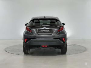 Серый Тойота C-HR 2022 в Вильнюс, объемом двигателя 1.80 л и пробегом 72 тыс. км за 22900 €, фото 5 на AUTOMOTO.COM.LV