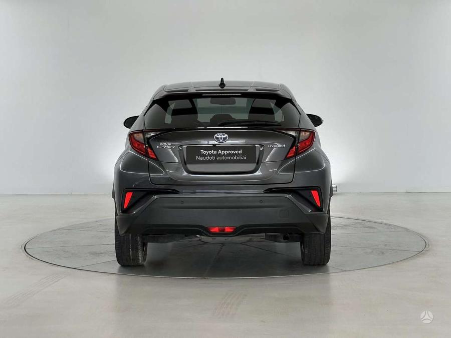 Серый Тойота C-HR 2022 в Вильнюс, объемом двигателя 1.80 л и пробегом 72 тыс. км за 22900 €, фото 5 на AUTOMOTO.COM.LV