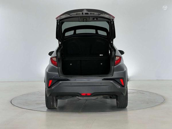 Серый Тойота C-HR 2022 в Вильнюс, объемом двигателя 1.80 л и пробегом 72 тыс. км за 22900 €, фото 11 на AUTOMOTO.COM.LV