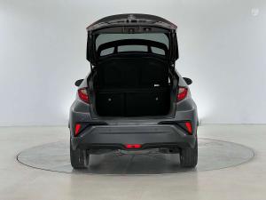 Серый Тойота C-HR 2022 в Вильнюс, объемом двигателя 1.80 л и пробегом 72 тыс. км за 22900 €, фото 11 на AUTOMOTO.COM.LV
