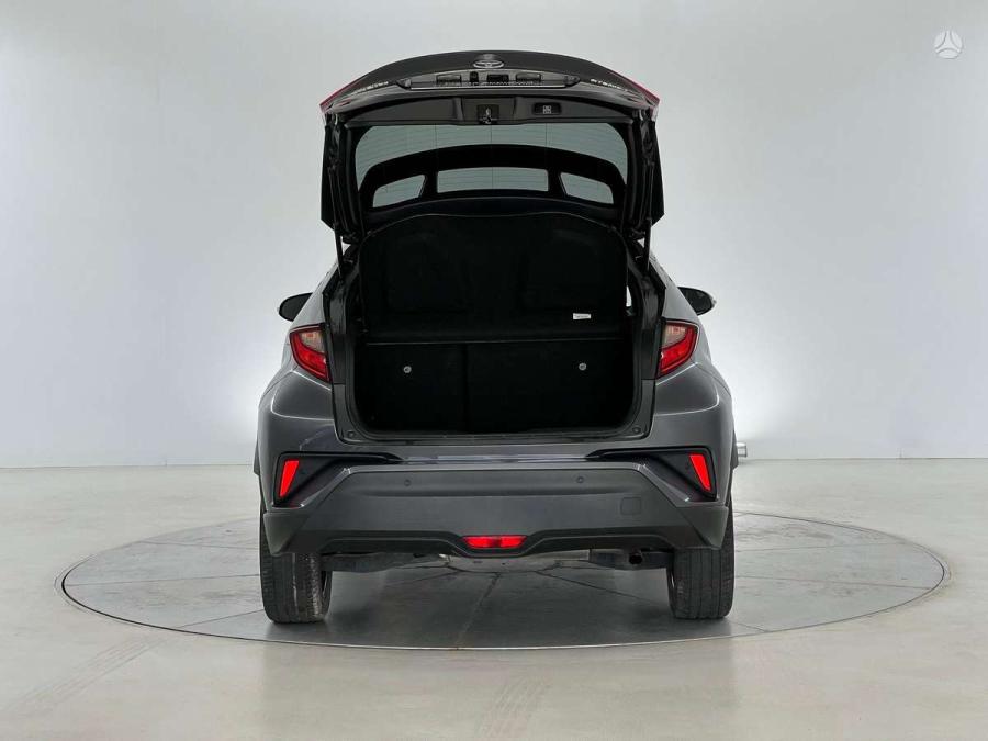 Серый Тойота C-HR 2022 в Вильнюс, объемом двигателя 1.80 л и пробегом 72 тыс. км за 22900 €, фото 11 на AUTOMOTO.COM.LV