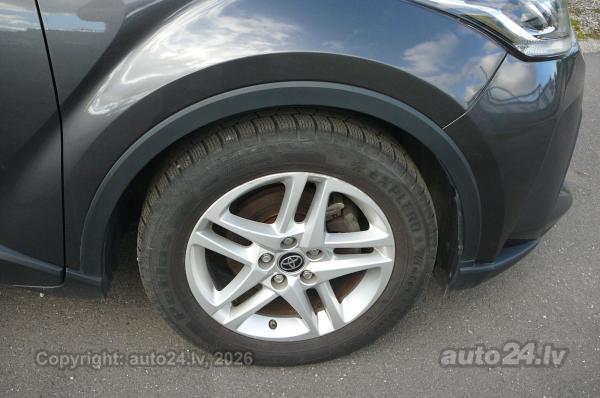 Grey Toyota C-HR 2022 in Johvi, with an engine capacity of 1.80 L and mileage of 108 thousand km for 18000 €, photo 7 on AUTOMOTO.COM.LV
