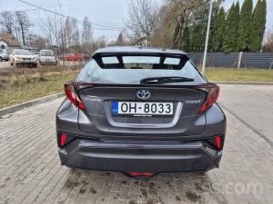 Grey Toyota C-HR 2022 in Riga, with an engine capacity of 1.80 L and mileage of 200 thousand km for 16900 €, photo 6 on AUTOMOTO.COM.LV