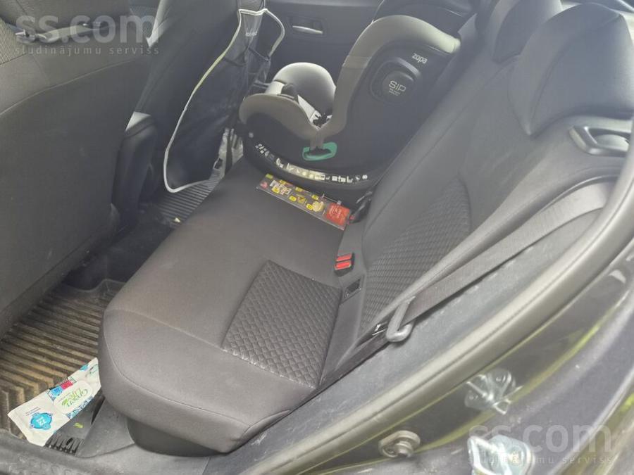 Grey Toyota C-HR 2022 in Riga, with an engine capacity of 1.80 L and mileage of 200 thousand km for 16900 €, photo 9 on AUTOMOTO.COM.LV
