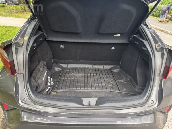 Pelēks Toyota C-HR 2022 Rīga, ar dzinēja tilpumu 1.80 L un nobraukumu 200 tūkst. km par 16900 €, foto 10 vietnē AUTOMOTO.COM.LV