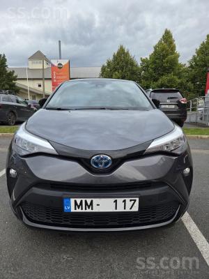 Pelēks Toyota C-HR 2022 Rīga, ar dzinēja tilpumu 1.80 L un nobraukumu 32 tūkst. km par 21000 €, foto  vietnē AUTOMOTO.COM.LV