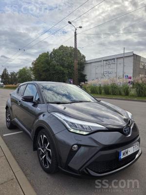 Pelēks Toyota C-HR 2022 Rīga, ar dzinēja tilpumu 1.80 L un nobraukumu 32 tūkst. km par 21000 €, foto 3 vietnē AUTOMOTO.COM.LV