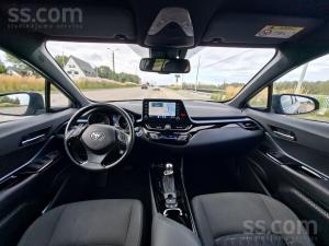 Pelēks Toyota C-HR 2022 Rīga, ar dzinēja tilpumu 1.80 L un nobraukumu 32 tūkst. km par 21000 €, foto 10 vietnē AUTOMOTO.COM.LV
