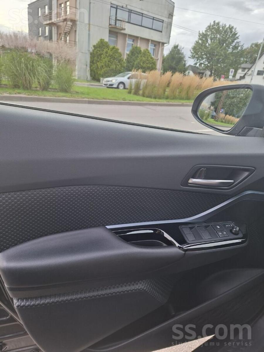 Pelēks Toyota C-HR 2022 Rīga, ar dzinēja tilpumu 1.80 L un nobraukumu 32 tūkst. km par 21000 €, foto 14 vietnē AUTOMOTO.COM.LV