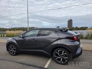Pelēks Toyota C-HR 2022 Rīga, ar dzinēja tilpumu 1.80 L un nobraukumu 32 tūkst. km par 21000 €, foto 15 vietnē AUTOMOTO.COM.LV
