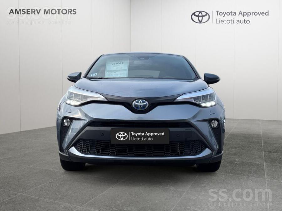 Grey Toyota C-HR 2023 in Riga, with an engine capacity of 1.80 L and mileage of 35 thousand km for 18900 €, photo 4 on AUTOMOTO.COM.LV