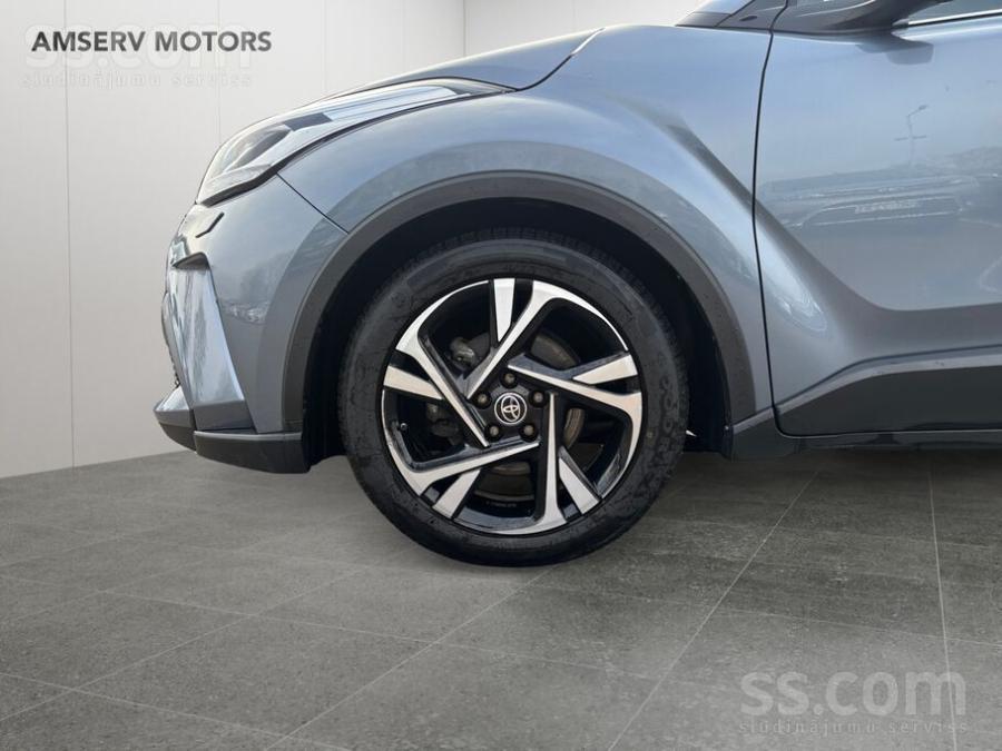 Grey Toyota C-HR 2023 in Riga, with an engine capacity of 1.80 L and mileage of 35 thousand km for 18900 €, photo 14 on AUTOMOTO.COM.LV