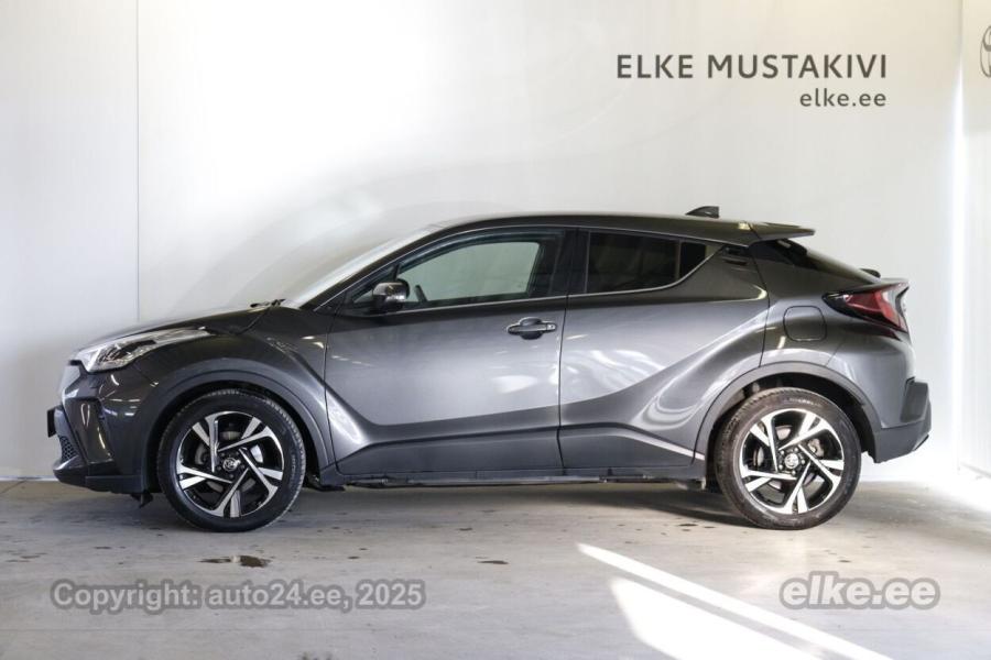Серый Тойота C-HR 2023 в Таллин, объемом двигателя 1.80 л и пробегом 51 тыс. км за 23900 €, фото 3 на AUTOMOTO.COM.LV