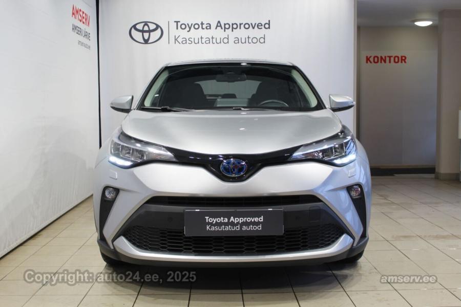 Grey Toyota C-HR 2023 in Tallinn, with an engine capacity of 1.80 L and mileage of 27 thousand km for 25790 €, photo 5 on AUTOMOTO.COM.LV