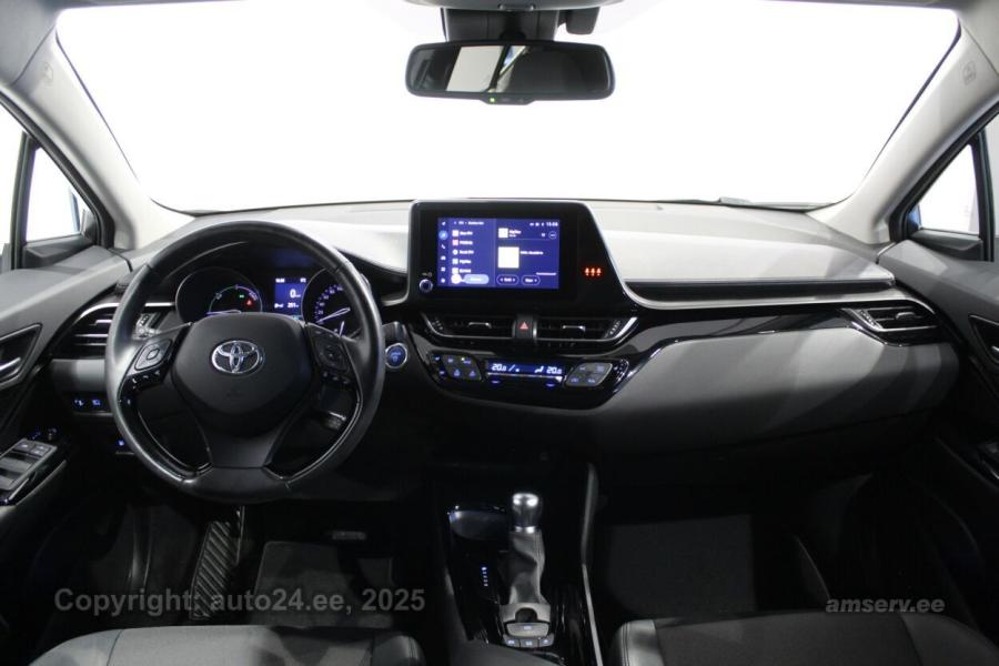 Grey Toyota C-HR 2023 in Tallinn, with an engine capacity of 1.80 L and mileage of 27 thousand km for 25790 €, photo 8 on AUTOMOTO.COM.LV