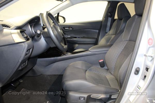Grey Toyota C-HR 2023 in Tallinn, with an engine capacity of 1.80 L and mileage of 27 thousand km for 25790 €, photo 11 on AUTOMOTO.COM.LV