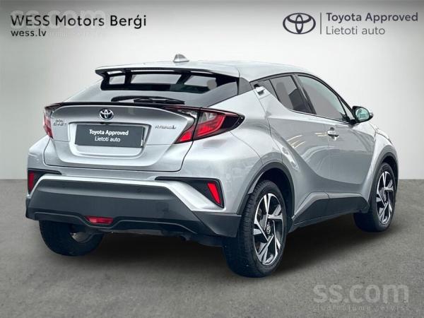 Grey Toyota C-HR 2023 in Riga, with an engine capacity of 1.80 L and mileage of 51 thousand km for 22990 €, photo 2 on AUTOMOTO.COM.LV
