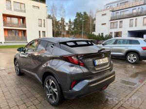 Серый Тойота C-HR 2023 в Рига, объемом двигателя 1.80 л и пробегом 20 тыс. км за 22650 €, фото 5 на AUTOMOTO.COM.LV
