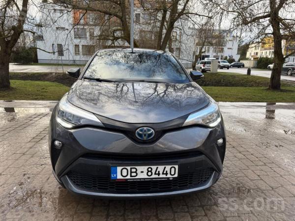 Pelēks Toyota C-HR 2023 Rīga, ar dzinēja tilpumu 1.80 L un nobraukumu 20 tūkst. km par 22650 €, foto 6 vietnē AUTOMOTO.COM.LV