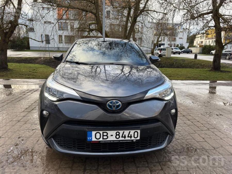 Серый Тойота C-HR 2023 в Рига, объемом двигателя 1.80 л и пробегом 20 тыс. км за 22650 €, фото 6 на AUTOMOTO.COM.LV