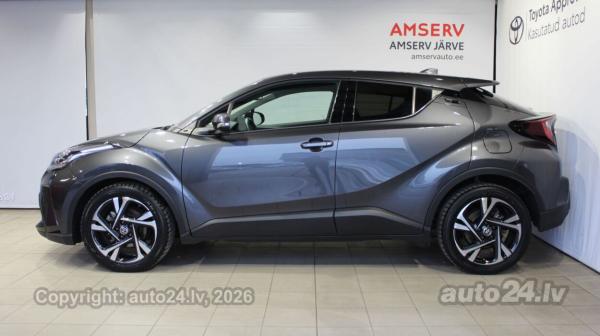 Серый Тойота C-HR 2023 в Таллин, объемом двигателя 1.80 л и пробегом 26 тыс. км за 24990 €, фото 3 на AUTOMOTO.COM.LV