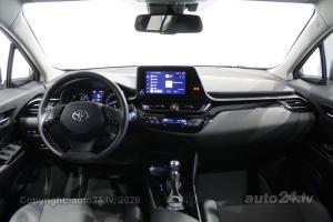 Grey Toyota C-HR 2023 in Tallinn, with an engine capacity of 1.80 L and mileage of 26 thousand km for 24990 €, photo 8 on AUTOMOTO.COM.LV