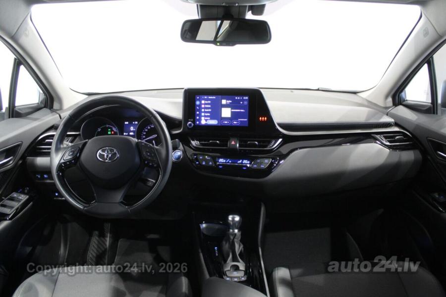 Grey Toyota C-HR 2023 in Tallinn, with an engine capacity of 1.80 L and mileage of 26 thousand km for 24990 €, photo 8 on AUTOMOTO.COM.LV