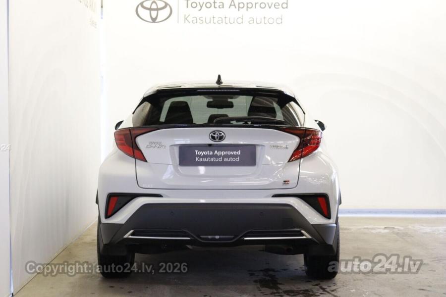 Grey Toyota C-HR 2023 in Tallinn, with an engine capacity of 1.80 L and mileage of 34 thousand km for 25100 €, photo 4 on AUTOMOTO.COM.LV