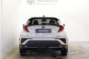 Grey Toyota C-HR 2023 in Tallinn, with an engine capacity of 1.80 L and mileage of 34 thousand km for 25100 €, photo 4 on AUTOMOTO.COM.LV