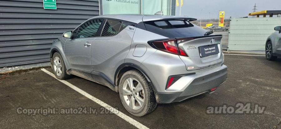 Grey Toyota C-HR 2023 in Viljandi, with an engine capacity of 1.80 L and mileage of 49 thousand km for 22290 €, photo 2 on AUTOMOTO.COM.LV