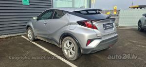 Pelēks Toyota C-HR 2023 Viljandi, ar dzinēja tilpumu 1.80 L un nobraukumu 49 tūkst. km par 22290 €, foto 2 vietnē AUTOMOTO.COM.LV