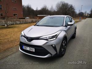 Серый Тойота C-HR 2023 в Таллин, объемом двигателя 1.80 л и пробегом 47 тыс. км за 24499 €, фото 2 на AUTOMOTO.COM.LV