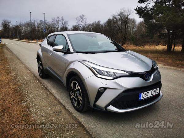 Серый Тойота C-HR 2023 в Таллин, объемом двигателя 1.80 л и пробегом 47 тыс. км за 24499 €, фото 5 на AUTOMOTO.COM.LV