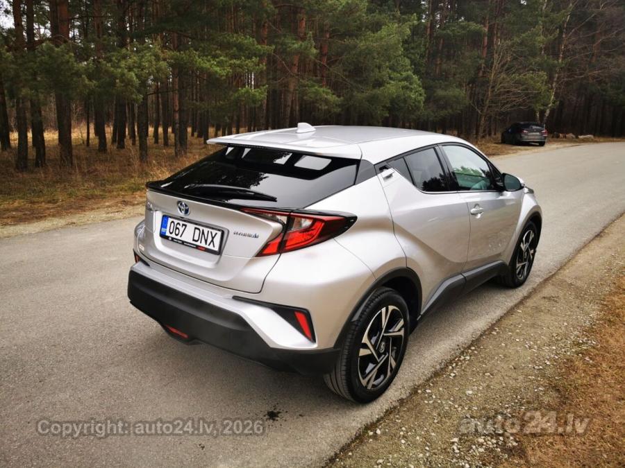 Серый Тойота C-HR 2023 в Таллин, объемом двигателя 1.80 л и пробегом 47 тыс. км за 24499 €, фото 8 на AUTOMOTO.COM.LV