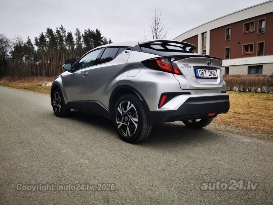 Серый Тойота C-HR 2023 в Таллин, объемом двигателя 1.80 л и пробегом 47 тыс. км за 24499 €, фото 24 на AUTOMOTO.COM.LV