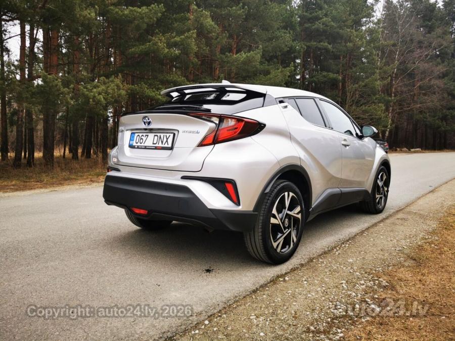 Серый Тойота C-HR 2023 в Таллин, объемом двигателя 1.80 л и пробегом 47 тыс. км за 24499 €, фото 25 на AUTOMOTO.COM.LV