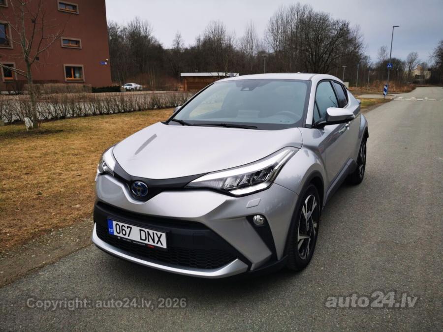 Pelēks Toyota C-HR 2023 Tallina, ar dzinēja tilpumu 1.80 L un nobraukumu 47 tūkst. km par 24499 €, foto 2 vietnē AUTOMOTO.COM.LV