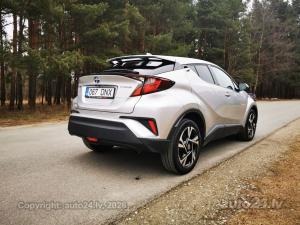 Pelēks Toyota C-HR 2023 Tallina, ar dzinēja tilpumu 1.80 L un nobraukumu 47 tūkst. km par 24499 €, foto 25 vietnē AUTOMOTO.COM.LV