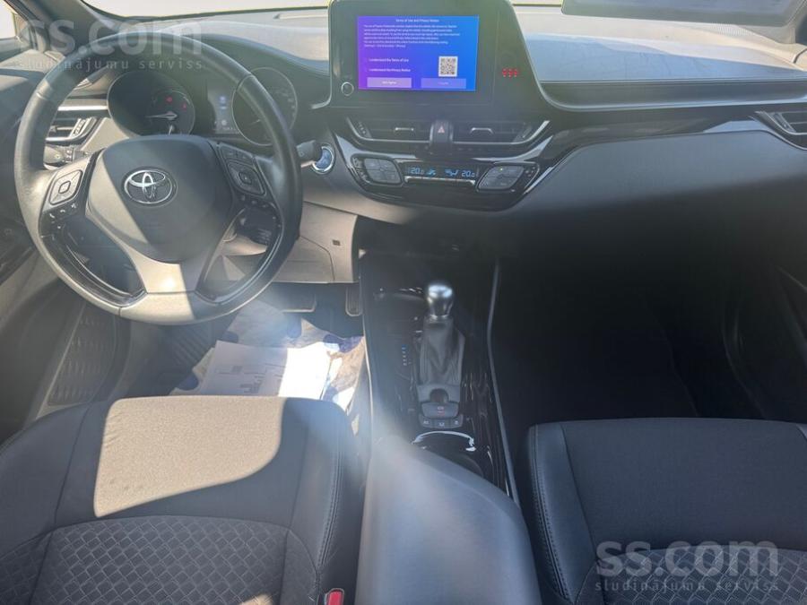Серый Тойота C-HR 2023 в Рига, объемом двигателя 1.80 л и пробегом 38 тыс. км за 24900 €, фото 8 на AUTOMOTO.COM.LV